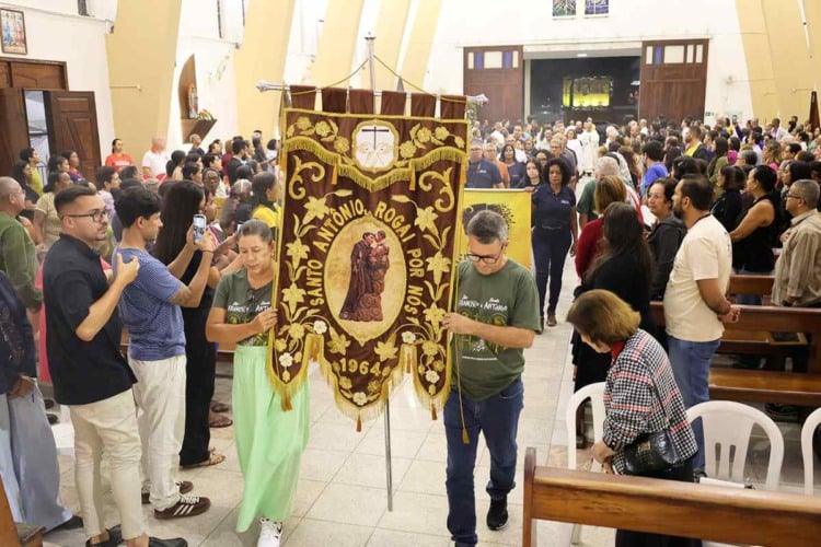 Imprensa feirense é homenageada durante oitava noite da Trezena de ...